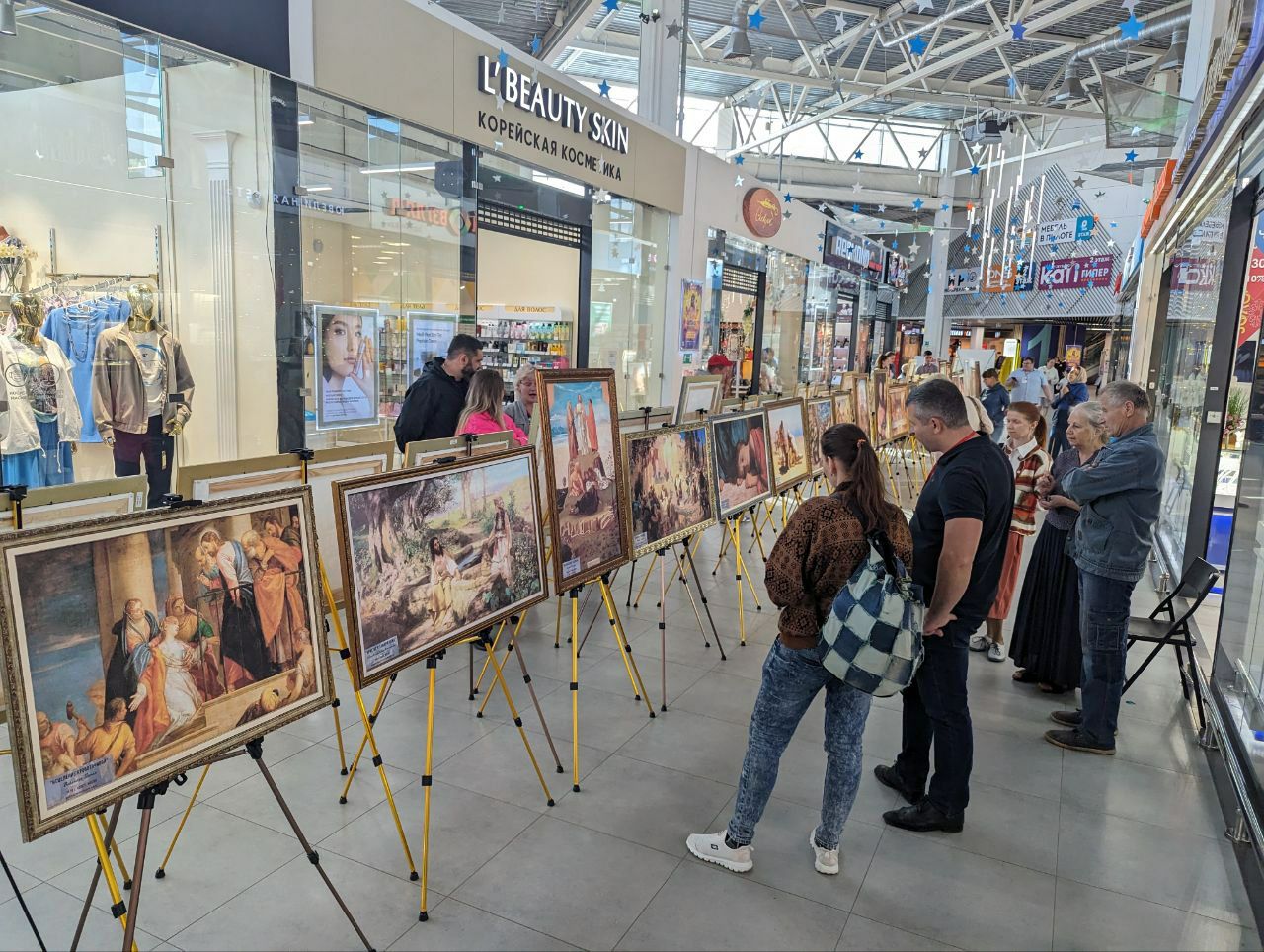 Выставка «Искусство близко» в ТРК «Континент» на Звездной | Холдинговая ...